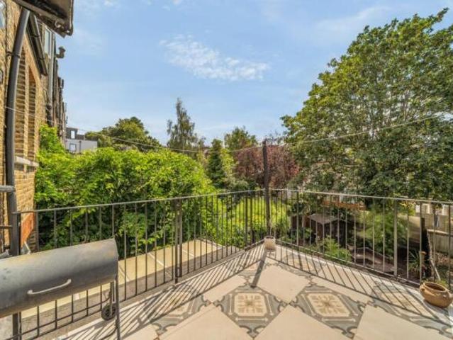3 bedroom flat for sale in Uplands Road, Crouch End, London, N8