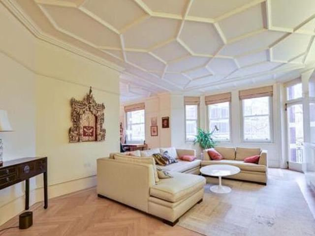 3 Bedroom Flat For Sale In Victoria, London
