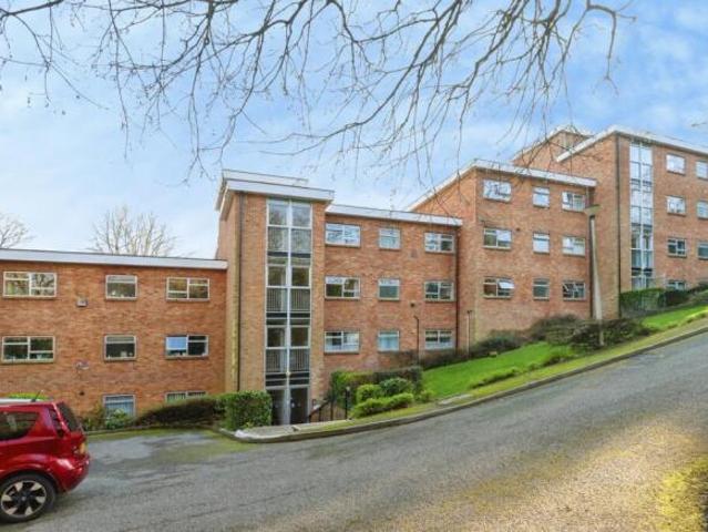 3 bedroom flat for sale in Wallace Road, Broadstone, Dorset, BH18