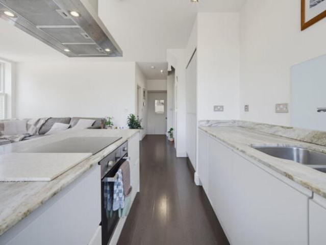 3 bedroom flat for sale in Waterloo Gardens, Cardiff, CF23 5AA, CF23
