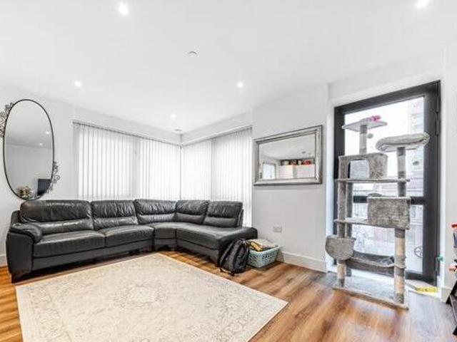 3 Bedroom Flat For Sale In Wembley, London