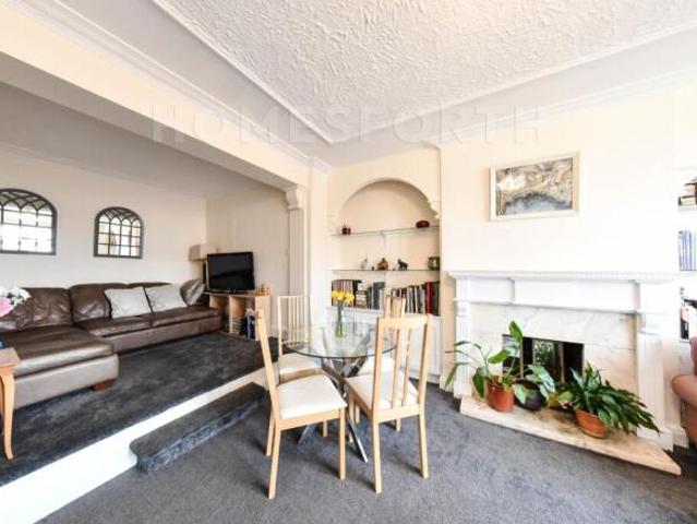 3 bedroom flat for sale in Wendover Court, Finchley Road, Barnet, NW2