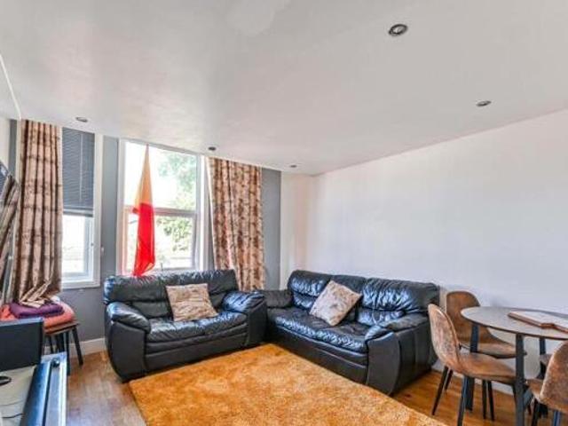 3 Bedroom Flat For Sale In West Norwood, London