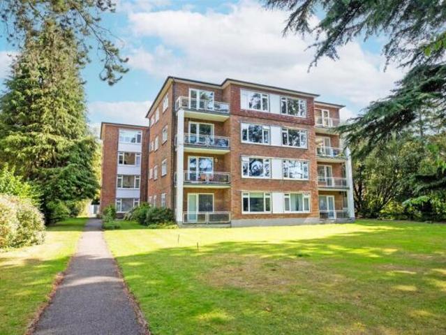3 bedroom flat for sale in West Cliff Road, West Cliff, Westbourne, Bournemouth, BH4