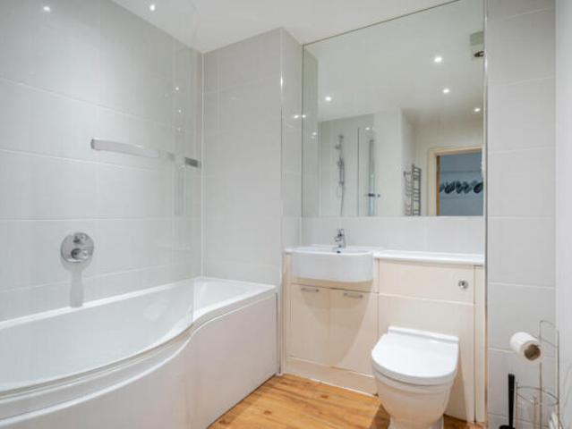 3 bedroom flat for sale in West Common Road, Bromley, Kent, BR2