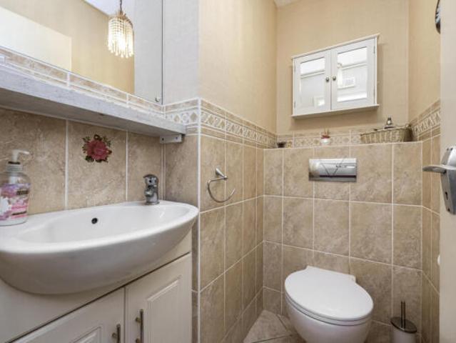 3 bedroom flat for sale in West Parade, Worthing, BN11