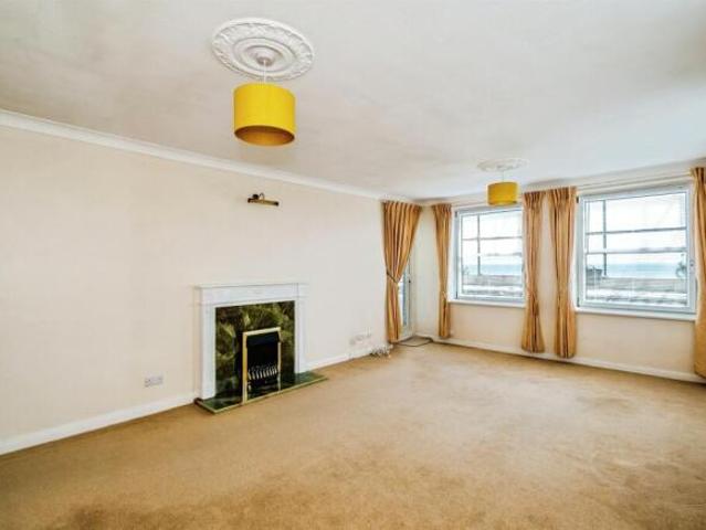 3 bedroom flat for sale in West Parade, Worthing, BN11