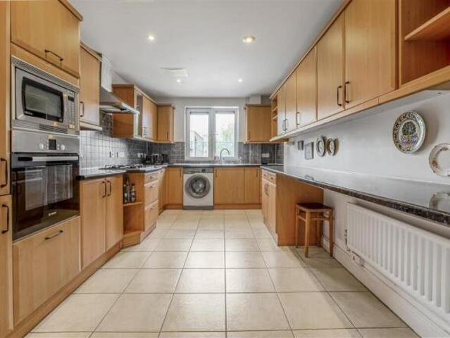 3 bedroom flat for sale in Westminster Bridge Road, SE1