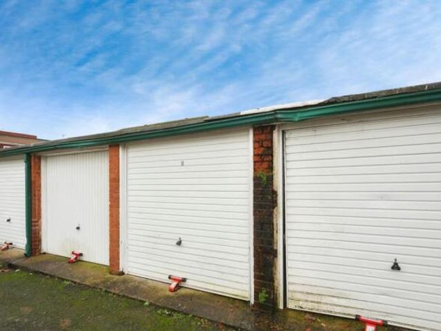 3 bedroom flat for sale in Wheelwright Close, Worcester, Worcestershire, WR4