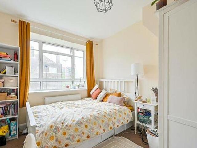 3 Bedroom Flat For Sale In White City, London