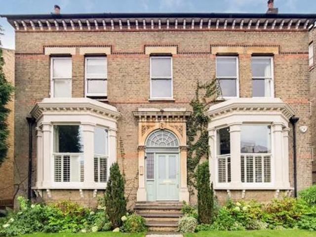 3 Bedroom Flat For Sale In Wimbledon, London