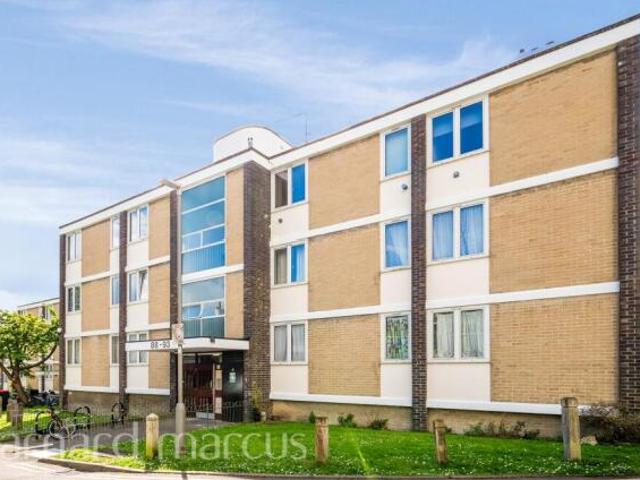 3 bedroom flat for sale in Winterfold Close, London, SW19