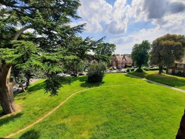 3 Bedroom Flat For Sale In Winchmore Hill