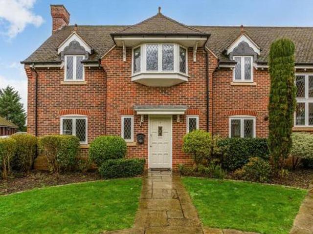 3 Bedroom Flat For Sale In Windsor, Berkshire