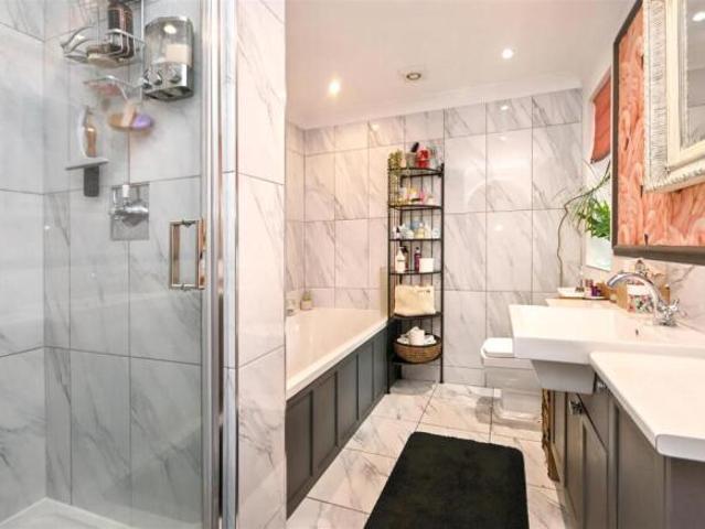 3 bedroom flat for sale in Willingdon Road, Eastbourne, BN21
