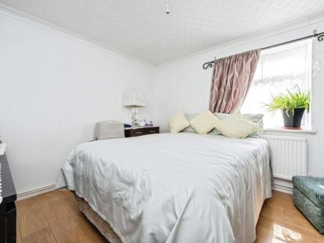 3 bedroom flat for sale in Williamson Road, Kempston, Bedford, Bedfordshire, MK42
