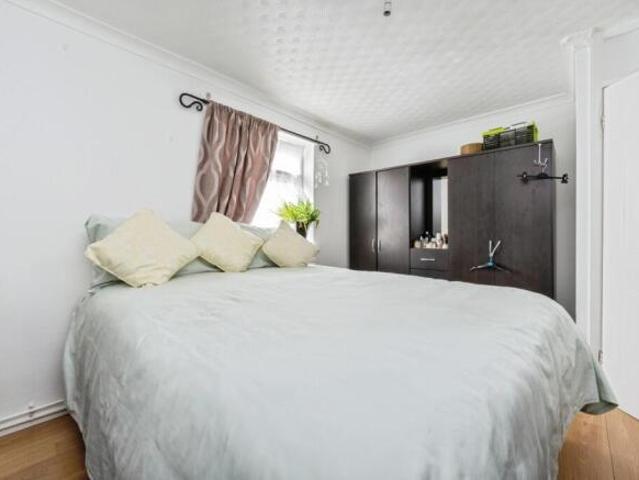 3 bedroom flat for sale in Williamson Road, Kempston, Bedford, Bedfordshire, MK42