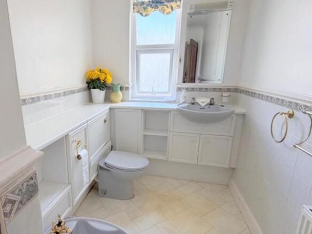 3 bedroom flat for sale in Wilmington Square, Eastbourne, BN21