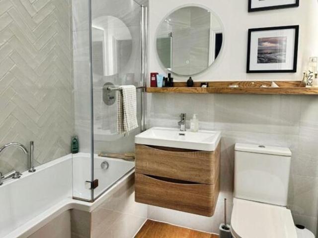 3 bedroom flat for sale in Woodale House, Menston, LS29
