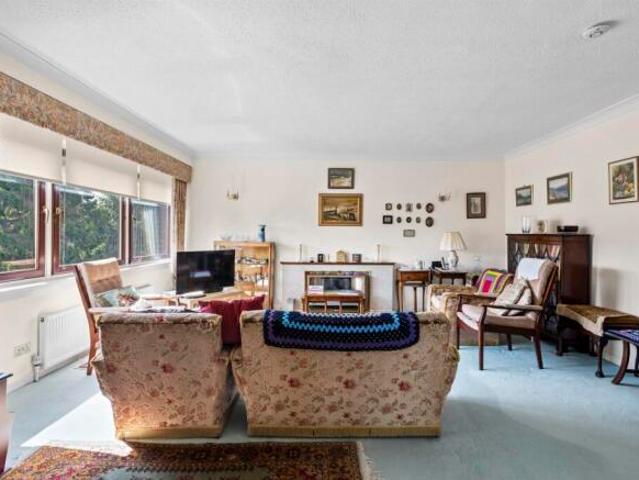 3 bedroom flat for sale in Woodend, Milverton Road, Giffnock, G46