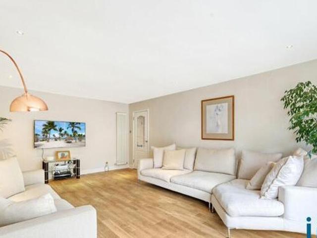 3 Bedroom Flat For Sale In Woodford Green