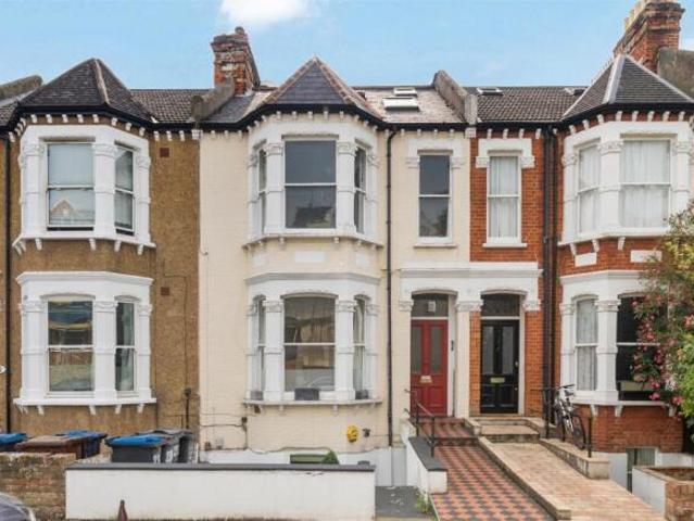 3 bedroom flat for sale in Woodside, Wimbledon, SW19