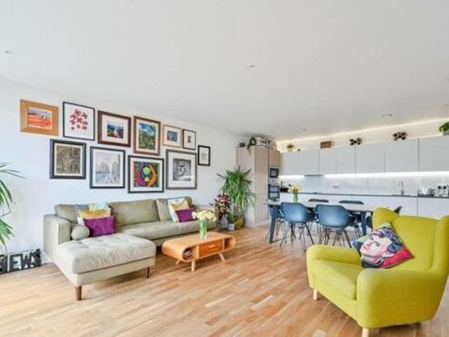 3 Bedroom Flat For Sale In Woolwich Riverside, London