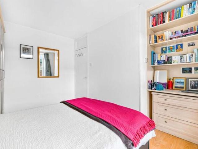 3 bedroom flat for sale in Yeovil House, Holloway, N7
