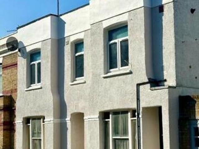 3 Bedroom Flat For Sale In Acton, London