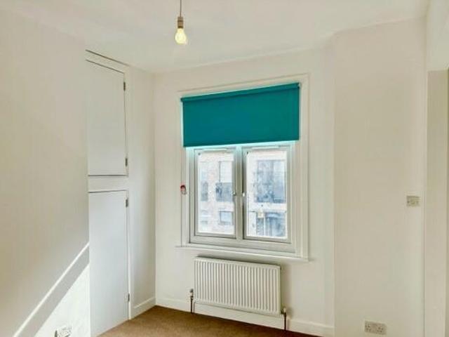 3 Bedroom Flat For Sale In Acton, London