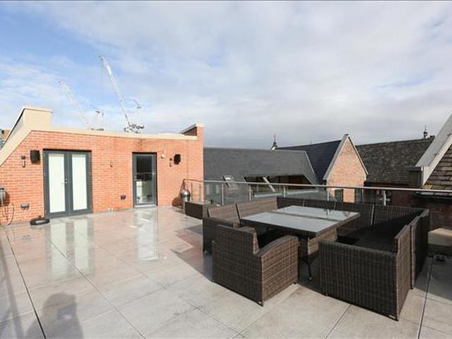 3 bedroom flat for sale in Alumni Court, M4