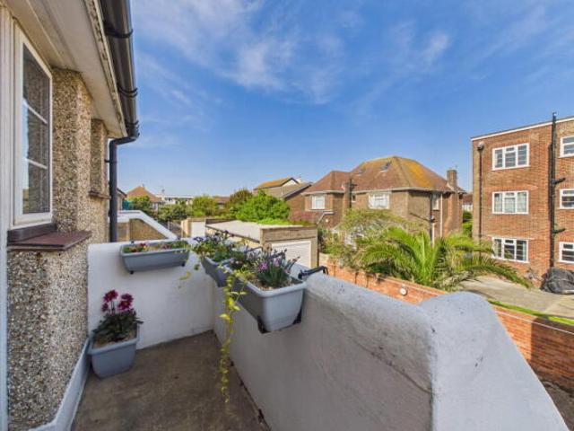 3 bedroom flat for sale in Anscombe Road, Worthing, BN11