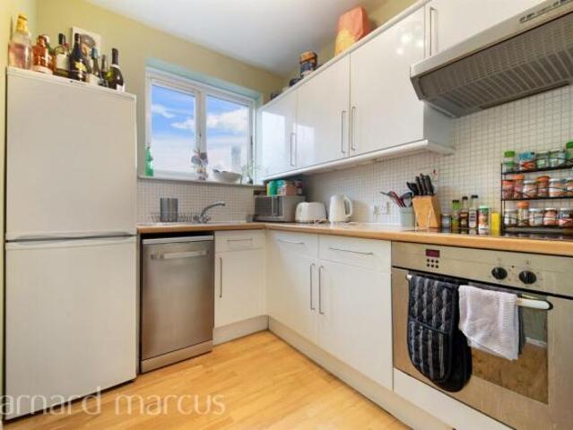 3 bedroom flat for sale in Armoury Way, London, SW18