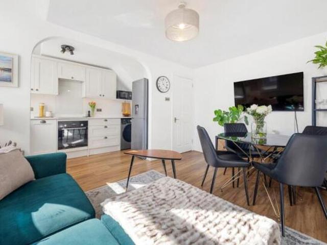 3 bedroom flat for sale in Atherfold Road, SW9