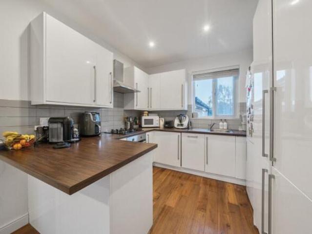 3 bedroom flat for sale in Balvernie Grove, Southfields, London, SW18
