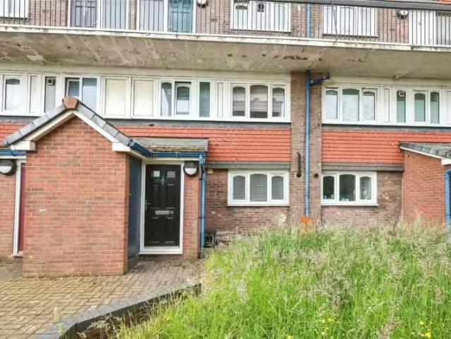 3 bedroom flat for sale in Baldmoor Lake Road, Birmingham, Wes.