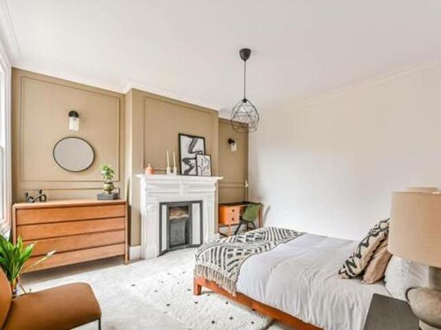 3 Bedroom Flat For Sale In Balham, London