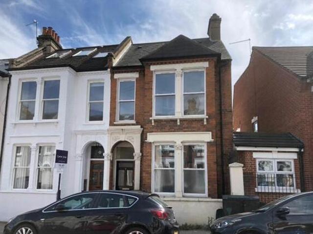 3 Bedroom Flat For Sale In Balham, London