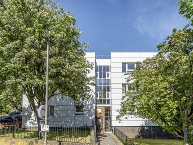 3 Bedroom Flat For Sale In Balham, London