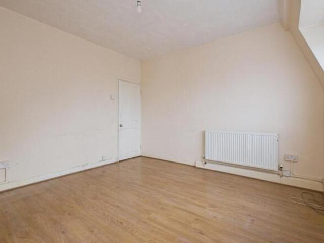 3 bedroom flat for sale in Barnfield Gardens, Plumstead Common Road, London, SE18