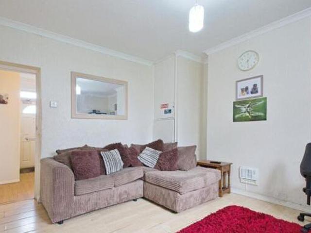 3 Bedroom Flat For Sale In Barnfield Road, London