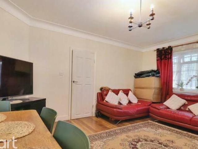3 bedroom flat for sale in Barons Court Church Lane NW9