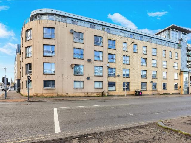 3 bedroom flat for sale in Barrland Street, Pollokshields, Glasgow, G41