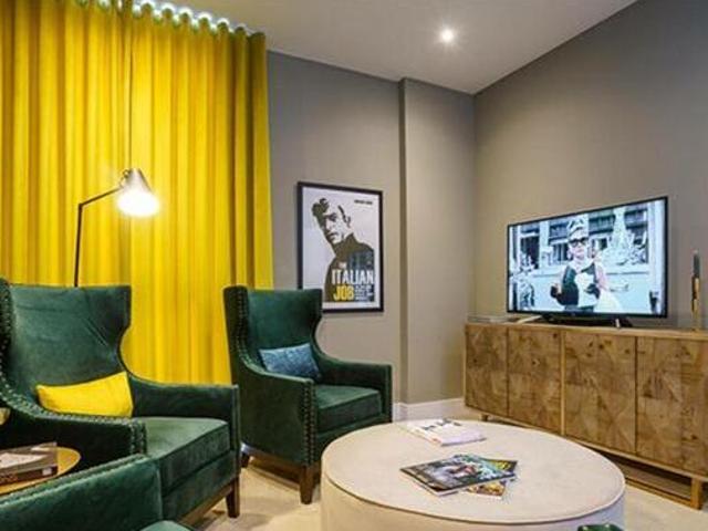3 Bedroom Flat For Sale In Battersea, London