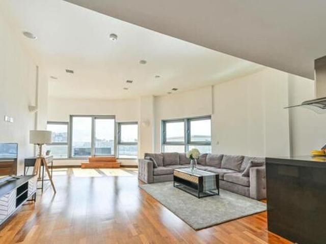 3 Bedroom Flat For Sale In Battersea, London