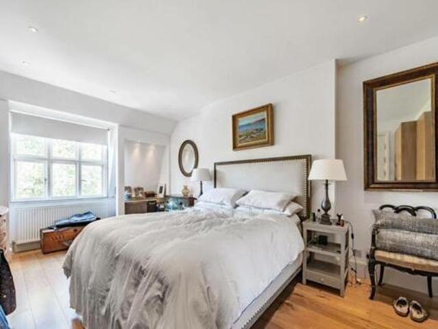3 Bedroom Flat For Sale In Battersea, London