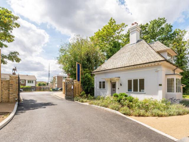 3 bedroom flat for sale in Beltwood Park Place, Sydenham Hill, London, SE26