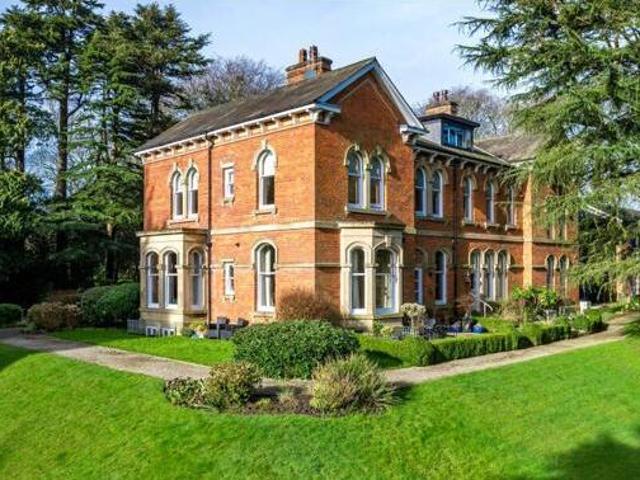 3 Bedroom Flat For Sale In Bowgreave, Preston