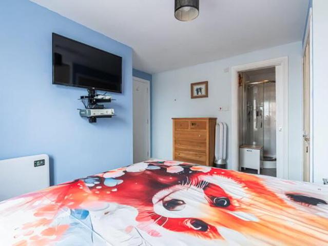 3 bedroom flat for sale in Broughton Road, Edinburgh, EH7