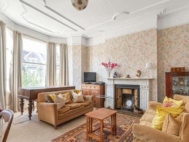 3 Bedroom Flat For Sale In Brondesbury, London